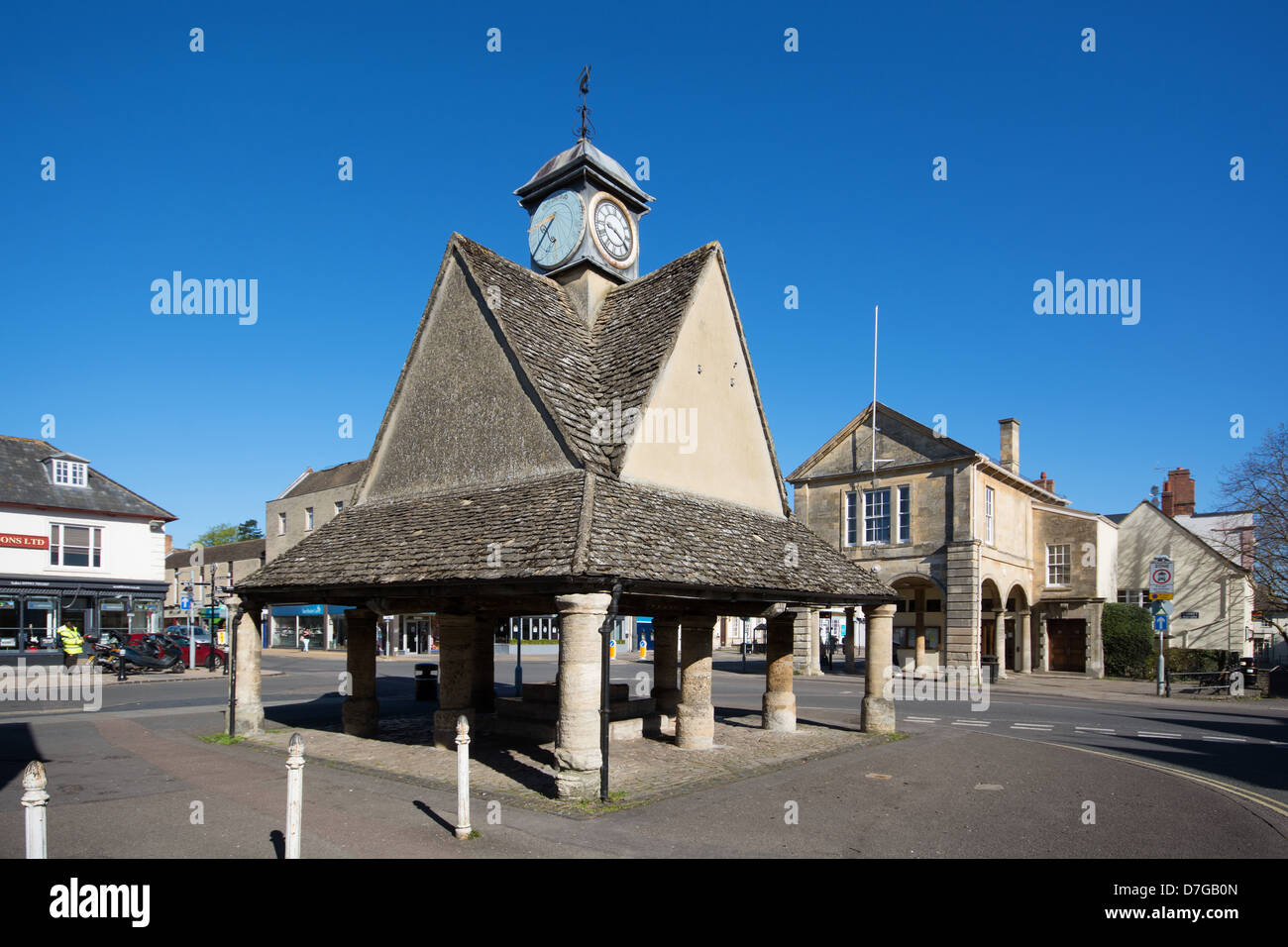 WITNEY, OXFORDSHIRE, UK. The Buttercross and town hall in the town ...