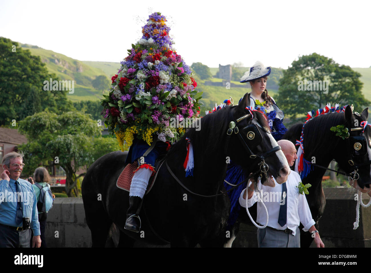 Oak apple day castleton peak district derbyshire hi-res stock ...
