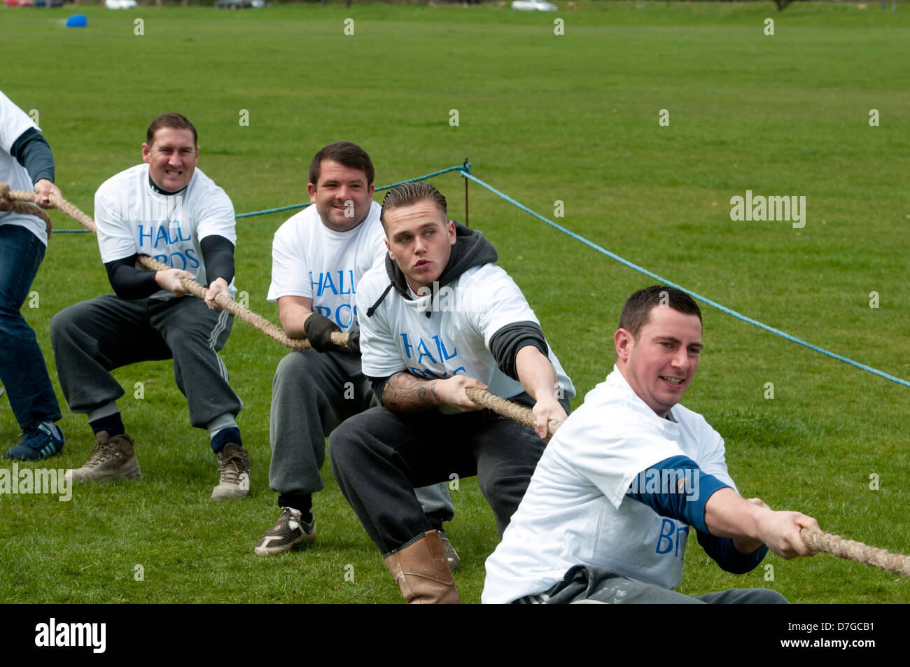 Mens tug of war hi-res stock photography and images - Alamy