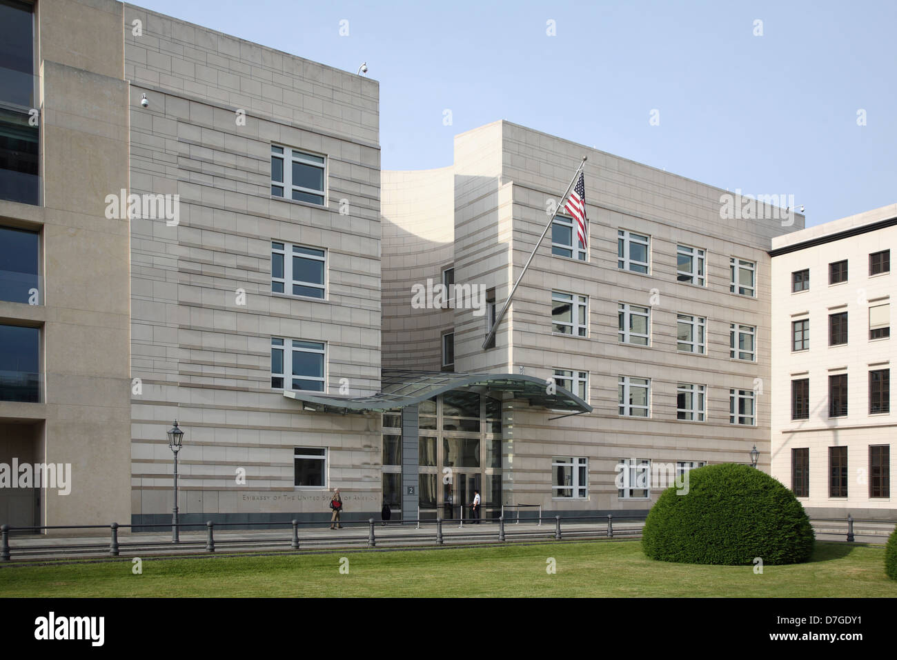 Berlin Pariser Square embassy of the United State of America Stock ...