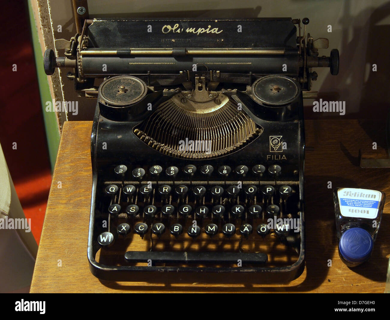 Typewriter olympia hi-res stock photography and images - Alamy