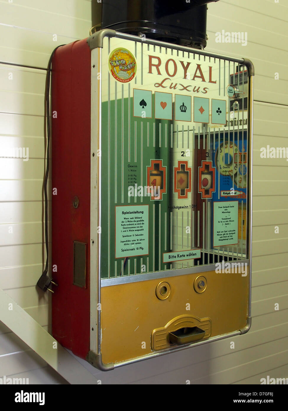 Vintage gambling machine hi-res stock photography and images - Alamy