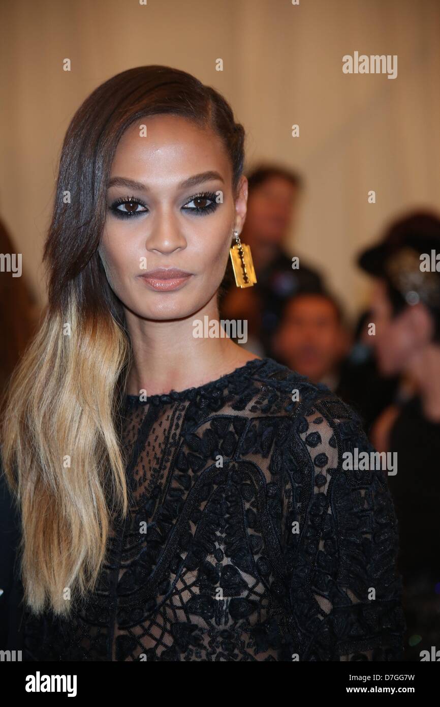 Model Joan Smalls arrives at the Costume Institute Gala for the "Punk ...