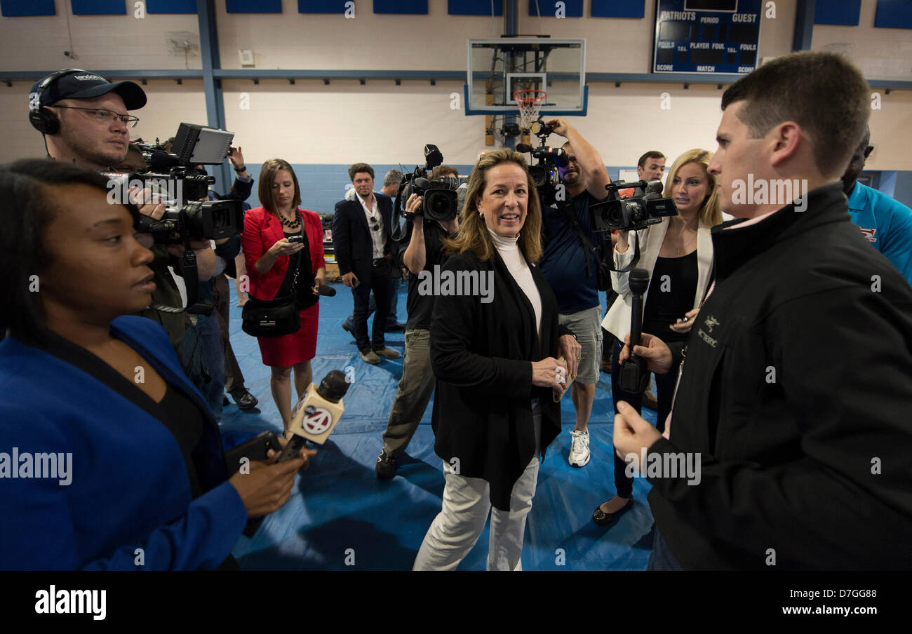Mt Pleasant, South Carolina, USA. 7th May, 2013. ELIZABETH COLBERT ...