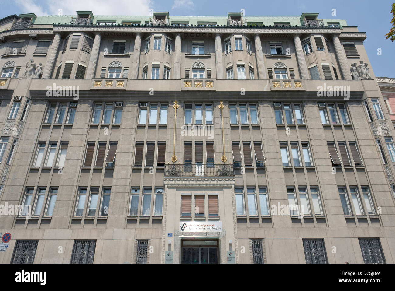 Art deco office building hi-res stock photography and images - Alamy