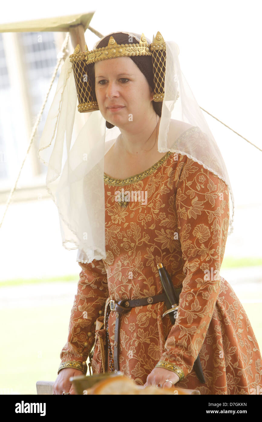 Performers at a medieval pageant wearing medieval costume Stock Photo ...