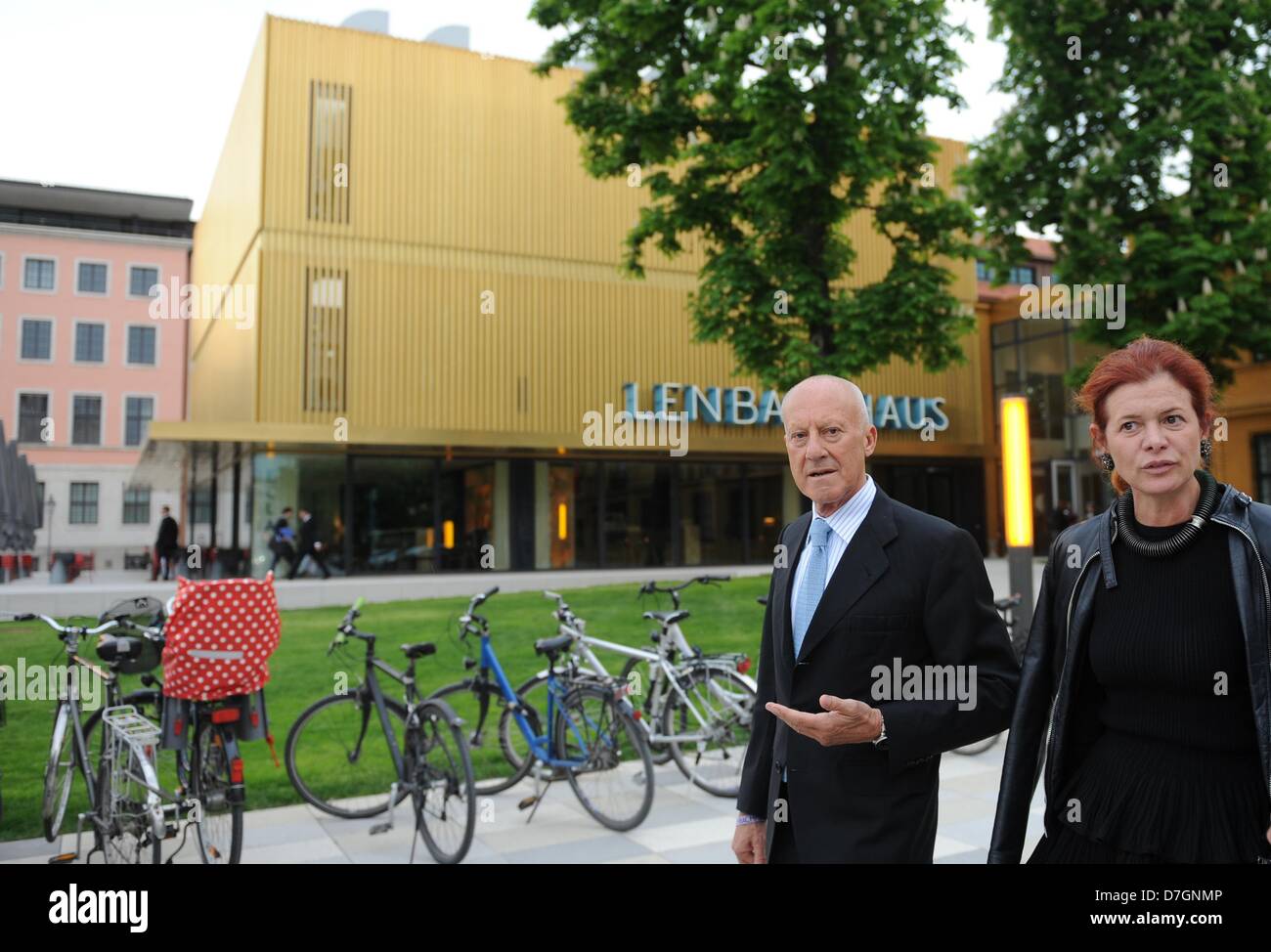 Architect Sir Norman Foster and his wife Elena walk past the new golden ...