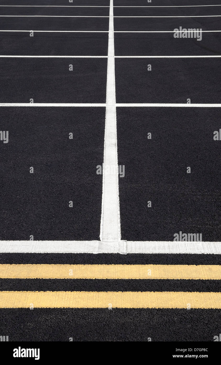 white car park lines on tarmac Stock Photo - Alamy