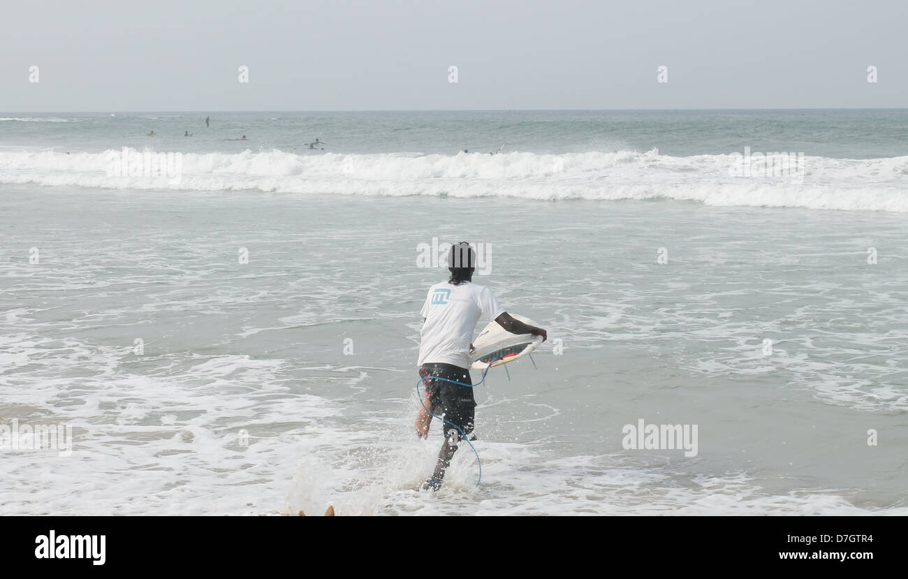 Running into sea hi-res stock photography and images - Alamy