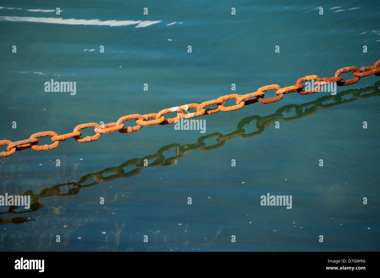 Rusty marine chain hi-res stock photography and images - Alamy