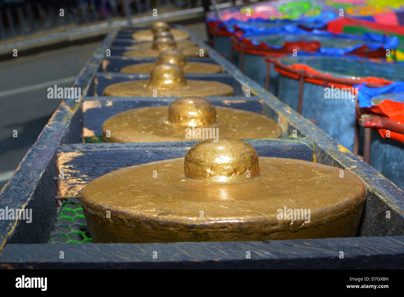 Gong instrument hi-res stock photography and images - Alamy