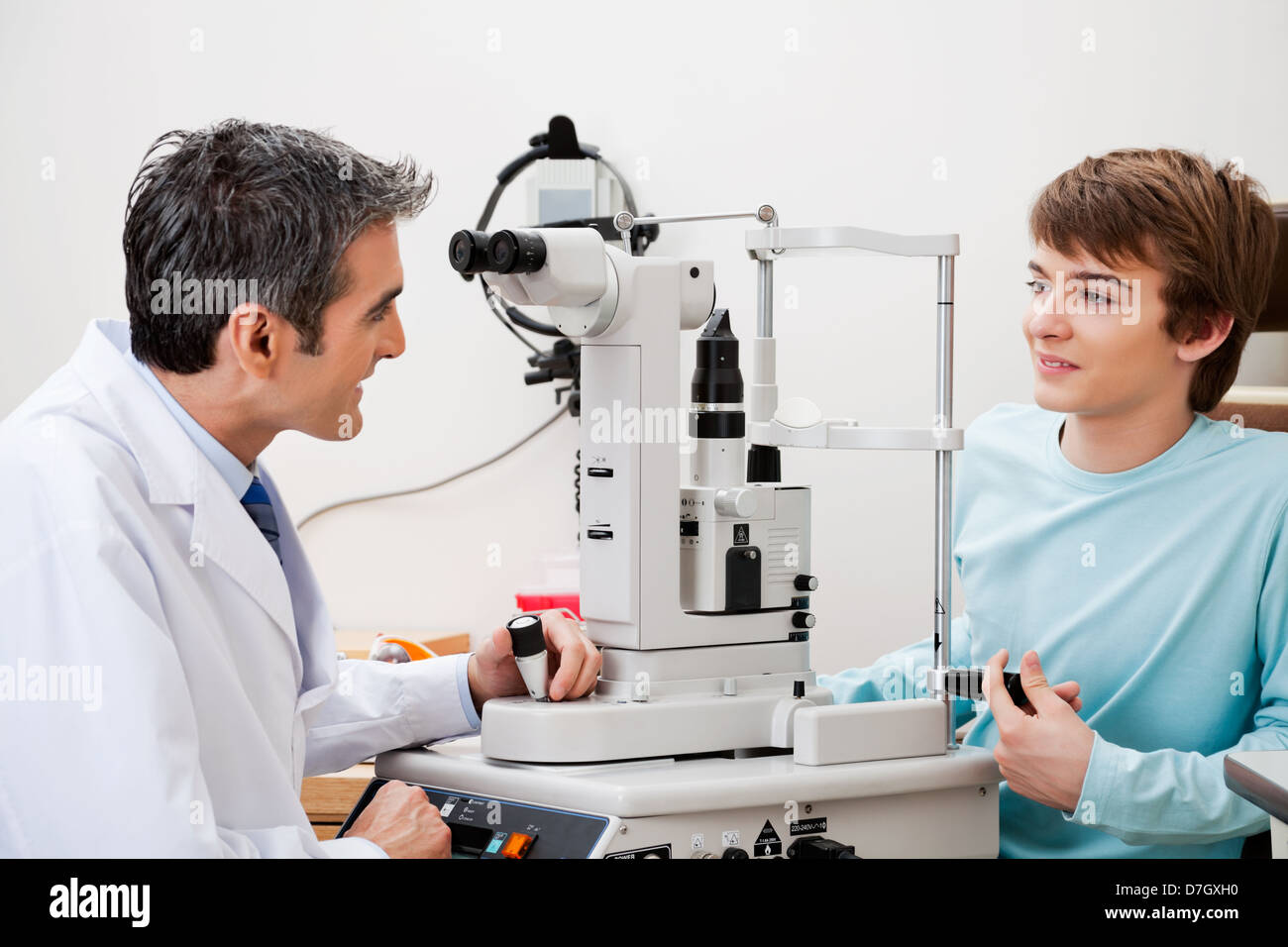 Visual field measurement hi-res stock photography and images - Alamy