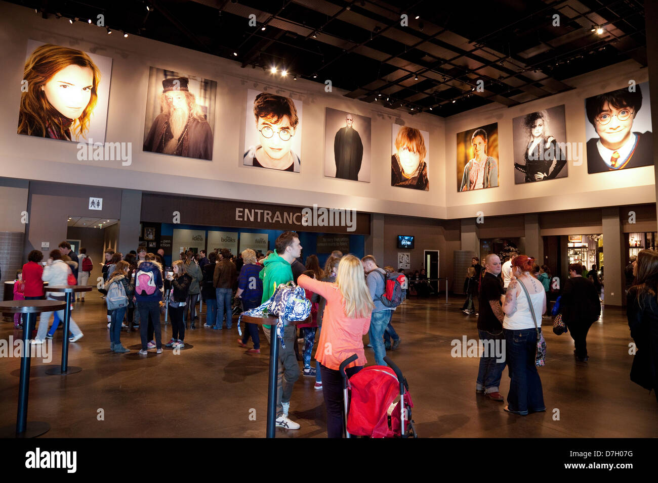 Harry Potter Studio Tour; People at the entrance to Harry Potter World ...