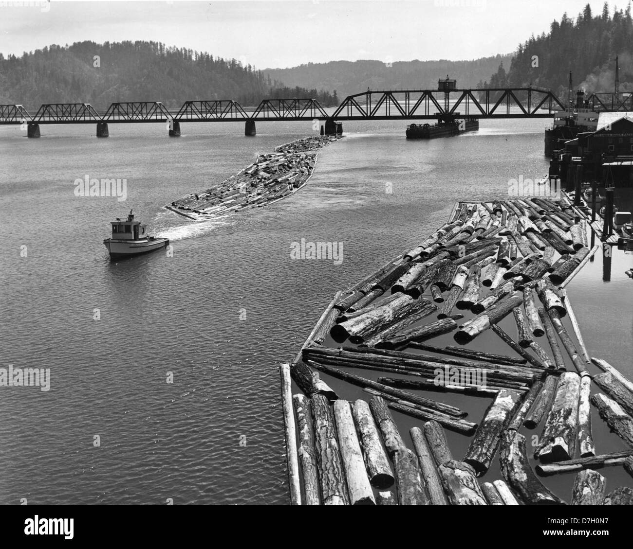 Log rafts hi-res stock photography and images - Alamy