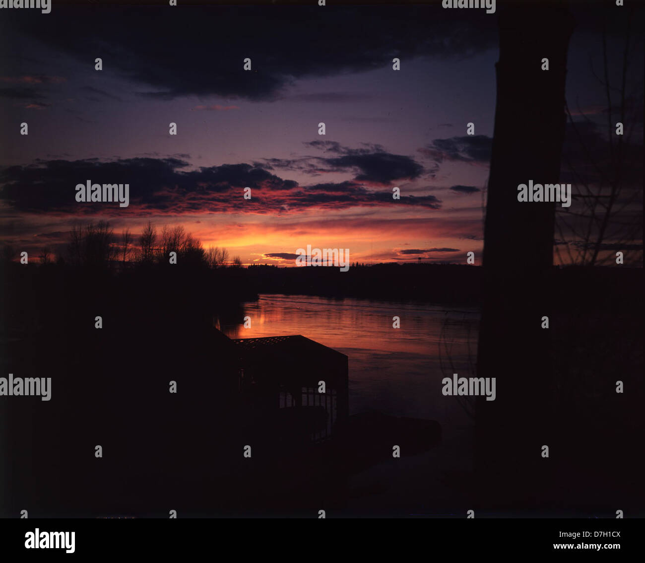 Winter sunset on the Willamette River, Oregon Stock Photo - Alamy