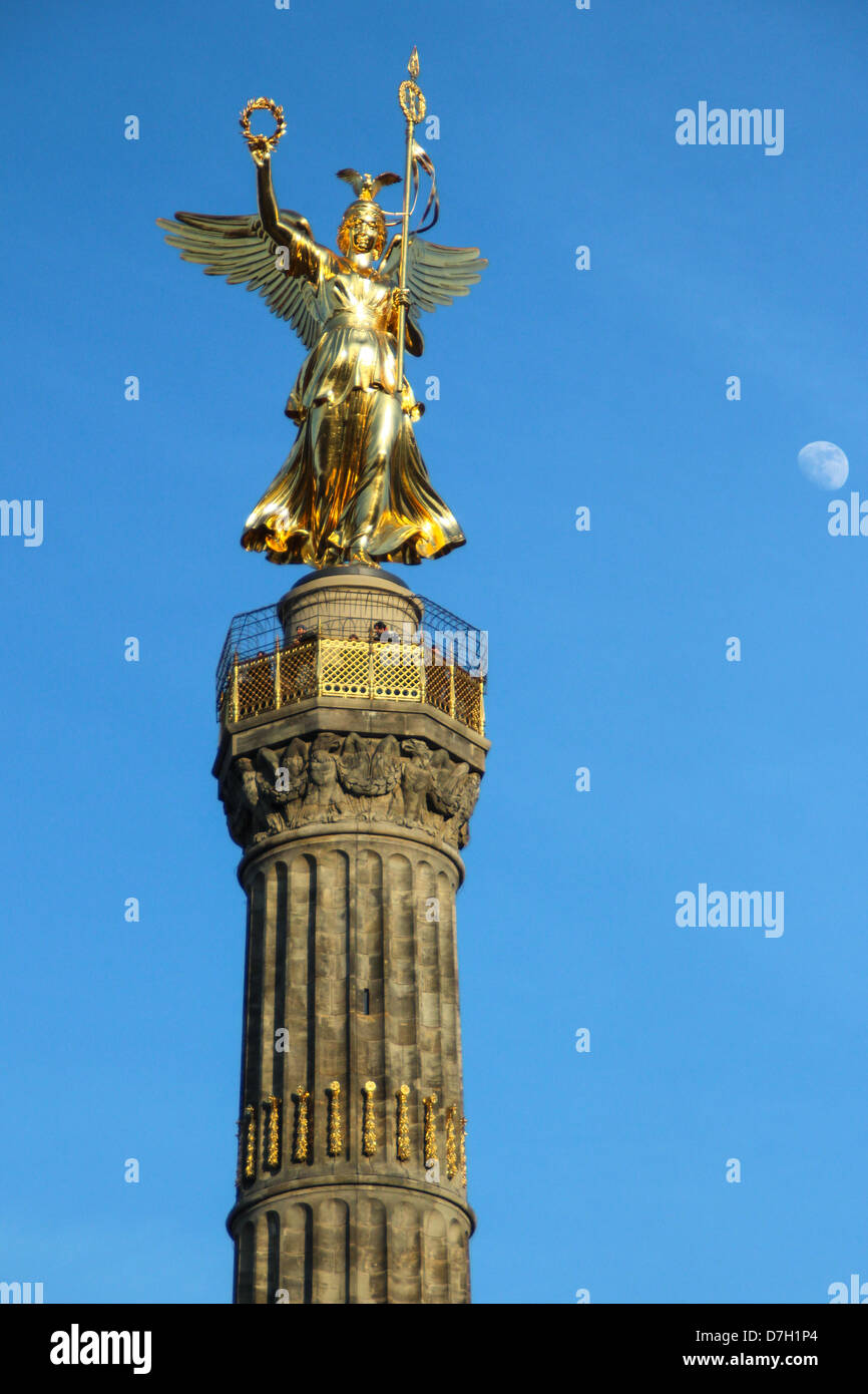 Angel statue of victory hi-res stock photography and images - Alamy