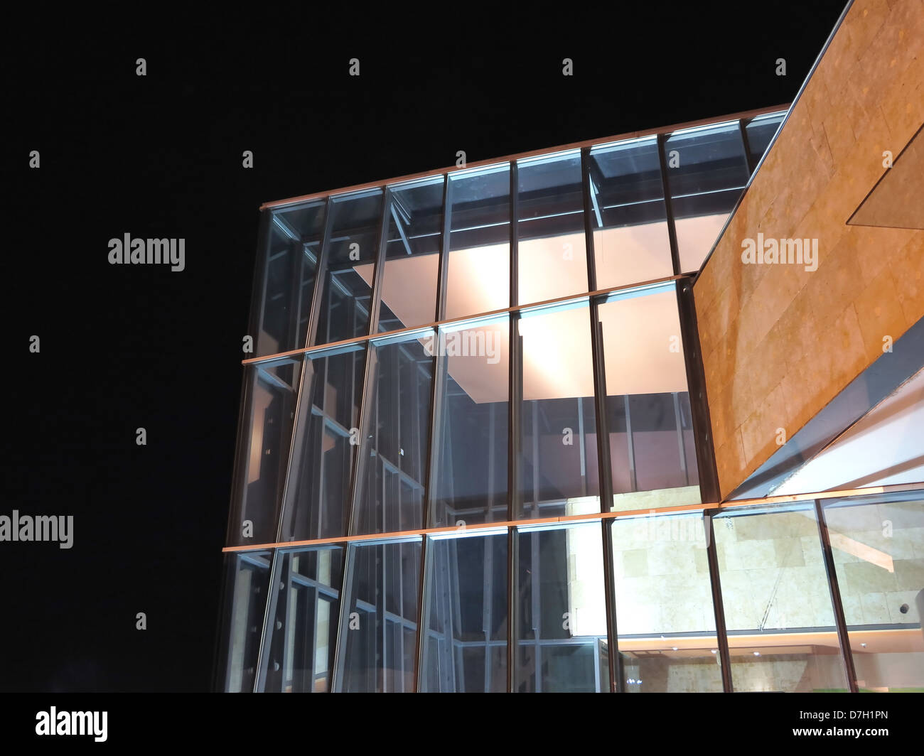 Glazing front in large commercial building Stock Photo - Alamy