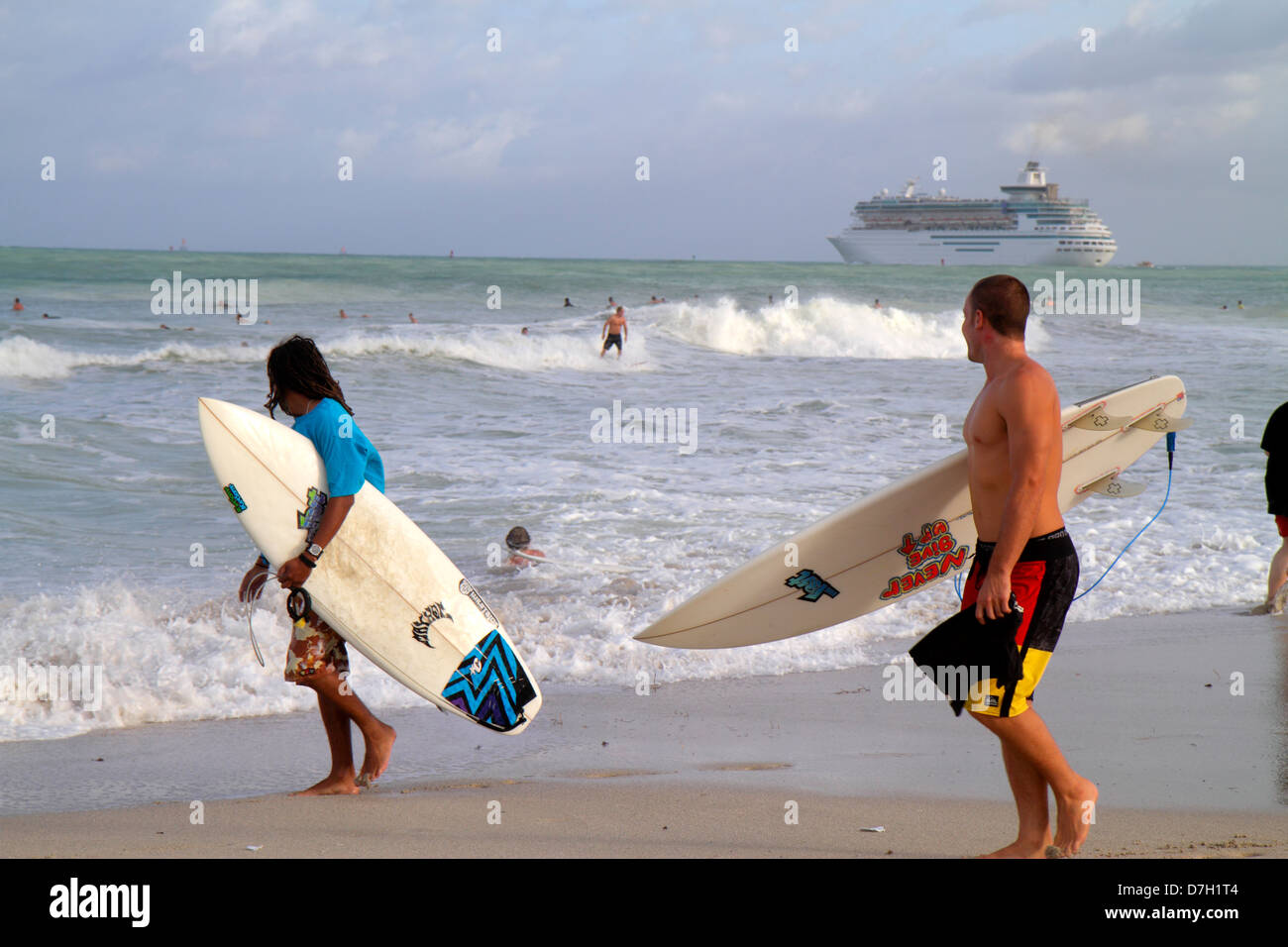 Cruise ship man hi-res stock photography and images - Alamy
