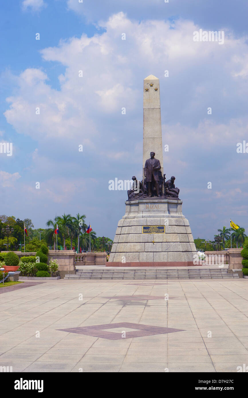 famous Philippine landmark, monument of national hero Jose Rizal at ... famous Philippine landmark, monument of national hero Jose Rizal at ...