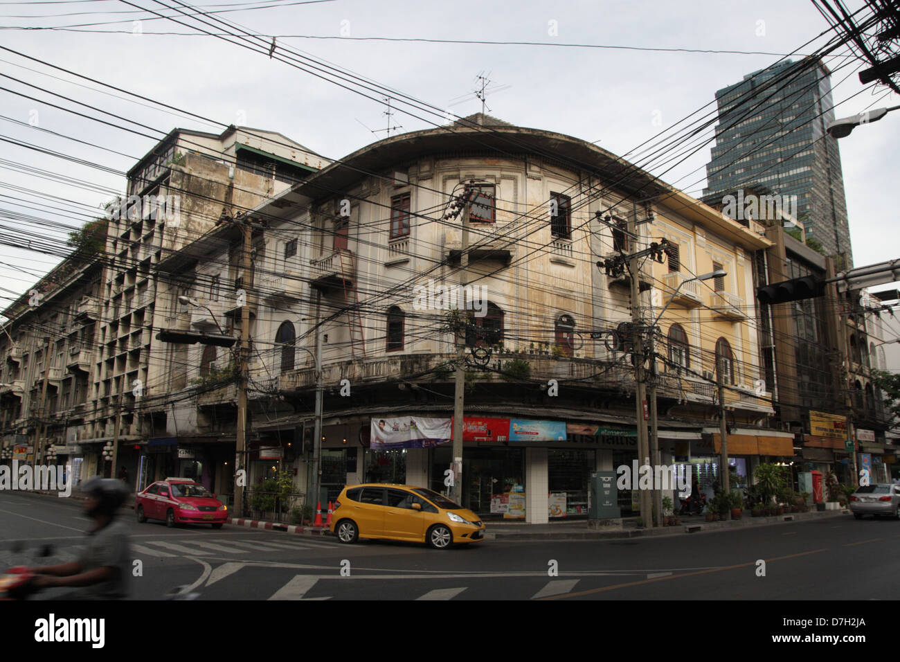 Classic old building on street in Bang Rak District , Bangkok ...