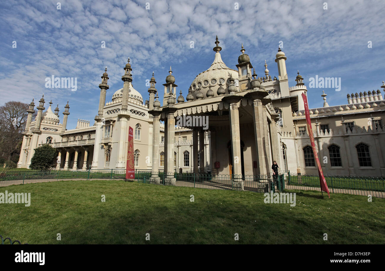 BRIGHTON ROYAL PAVILION WITH BLUE SKY Stock Photo - Alamy