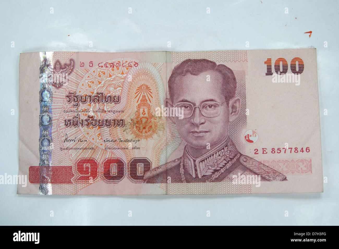 Thailand 100 One Hundred Baht Bank Note Stock Photo - Alamy