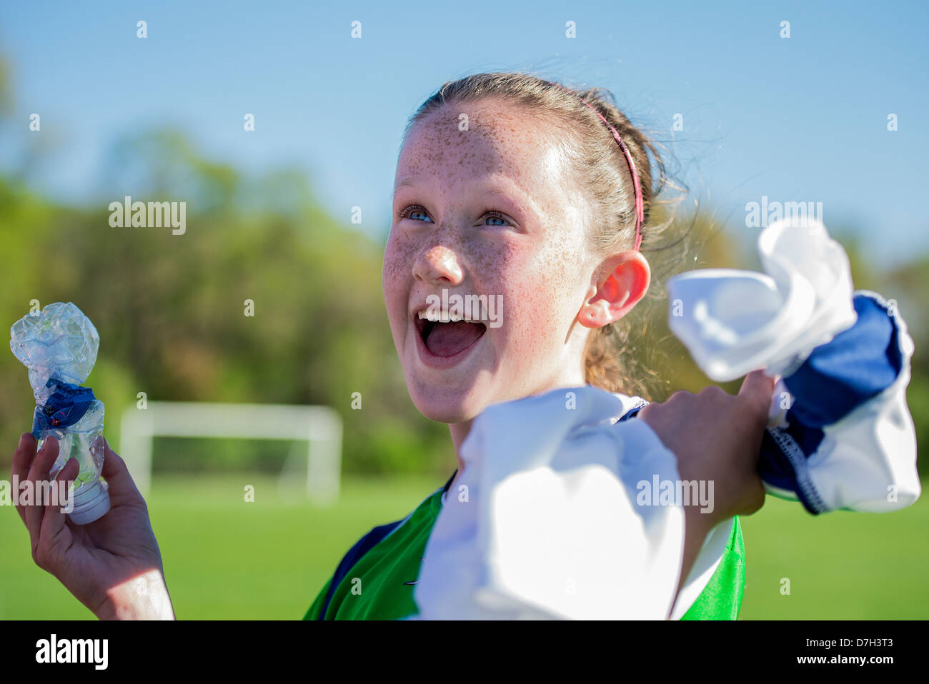 Soccer girls win hi-res stock photography and images - Alamy