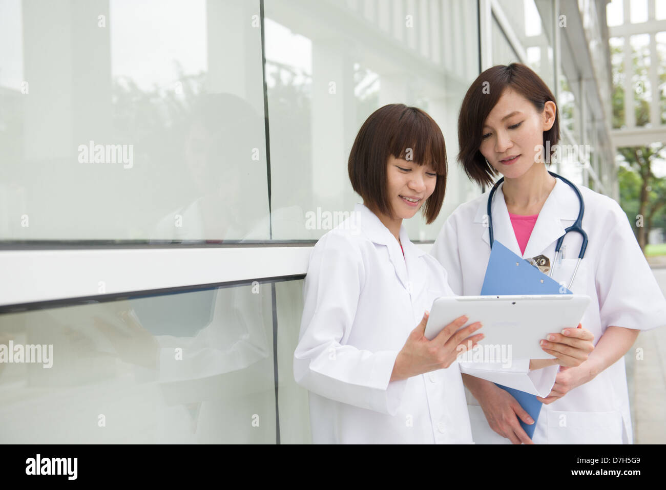asian chinese doctors team at the hospital Stock Photo - Alamy