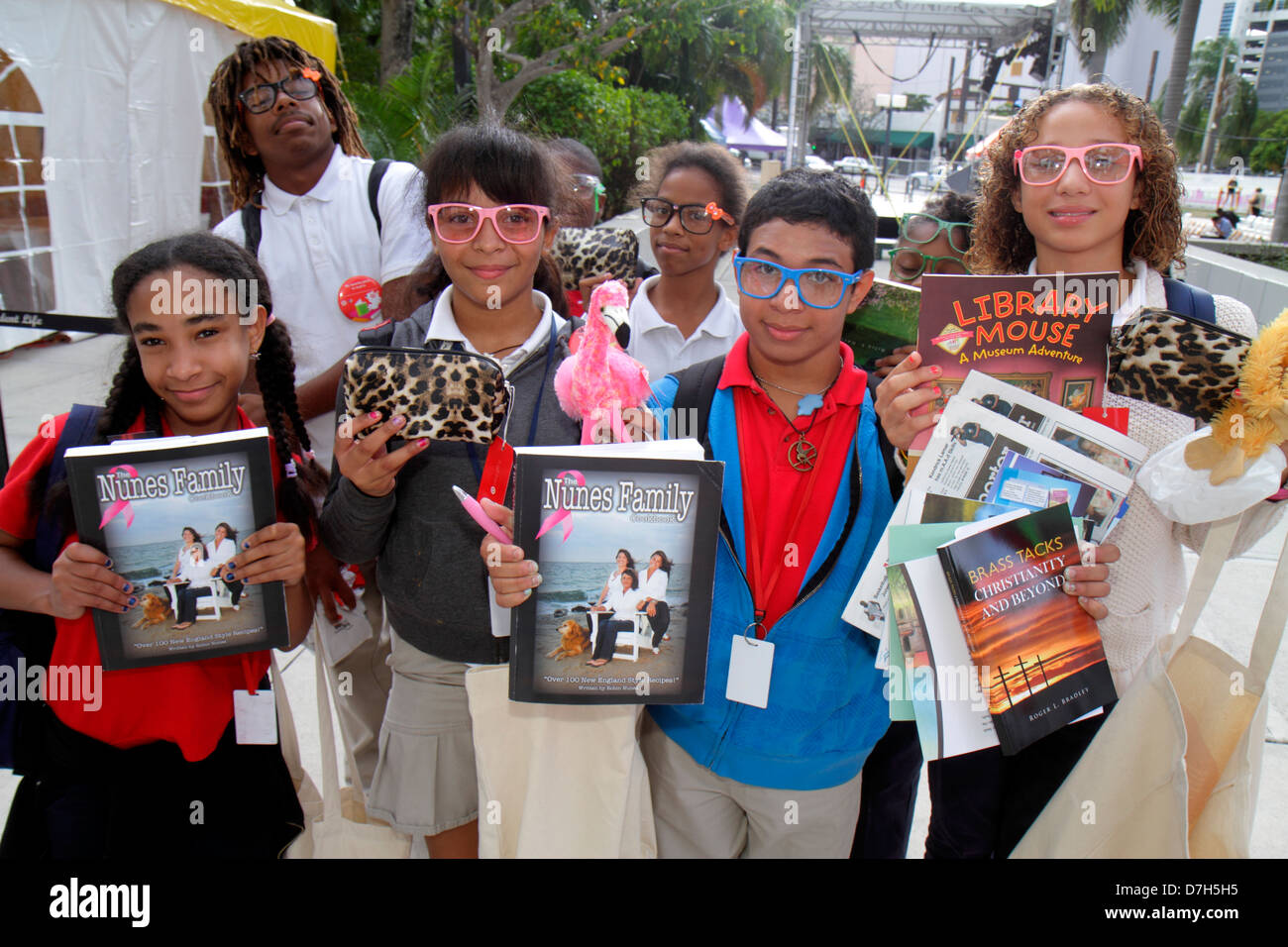 Hispanic student book store hi-res stock photography and images - Alamy
