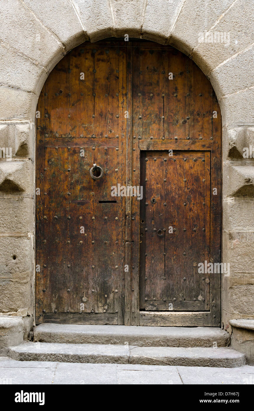 Wooden gate in a manor house in Segovia, Spain Stock Photo - Alamy