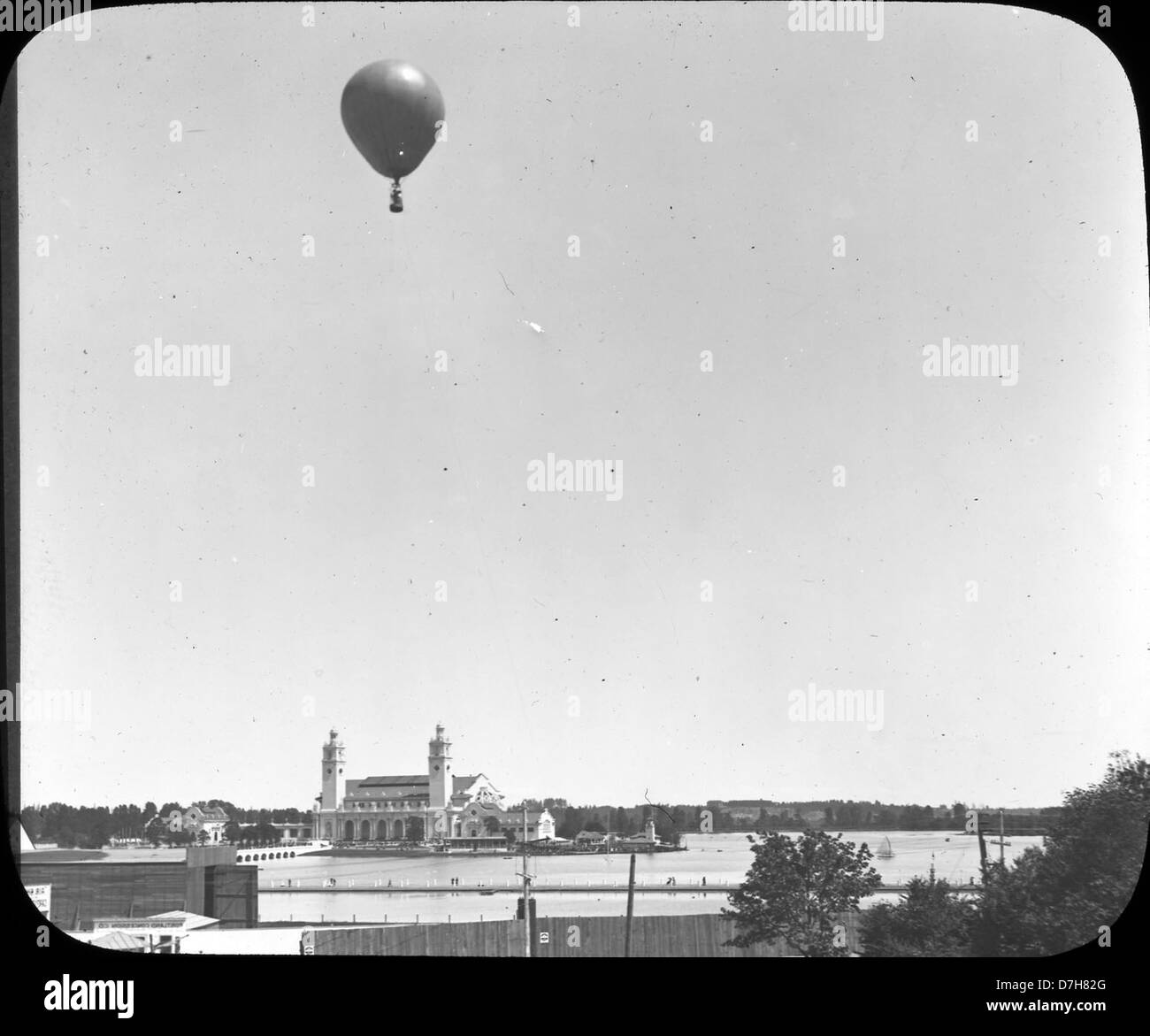 Balloon photographs hi-res stock photography and images - Alamy