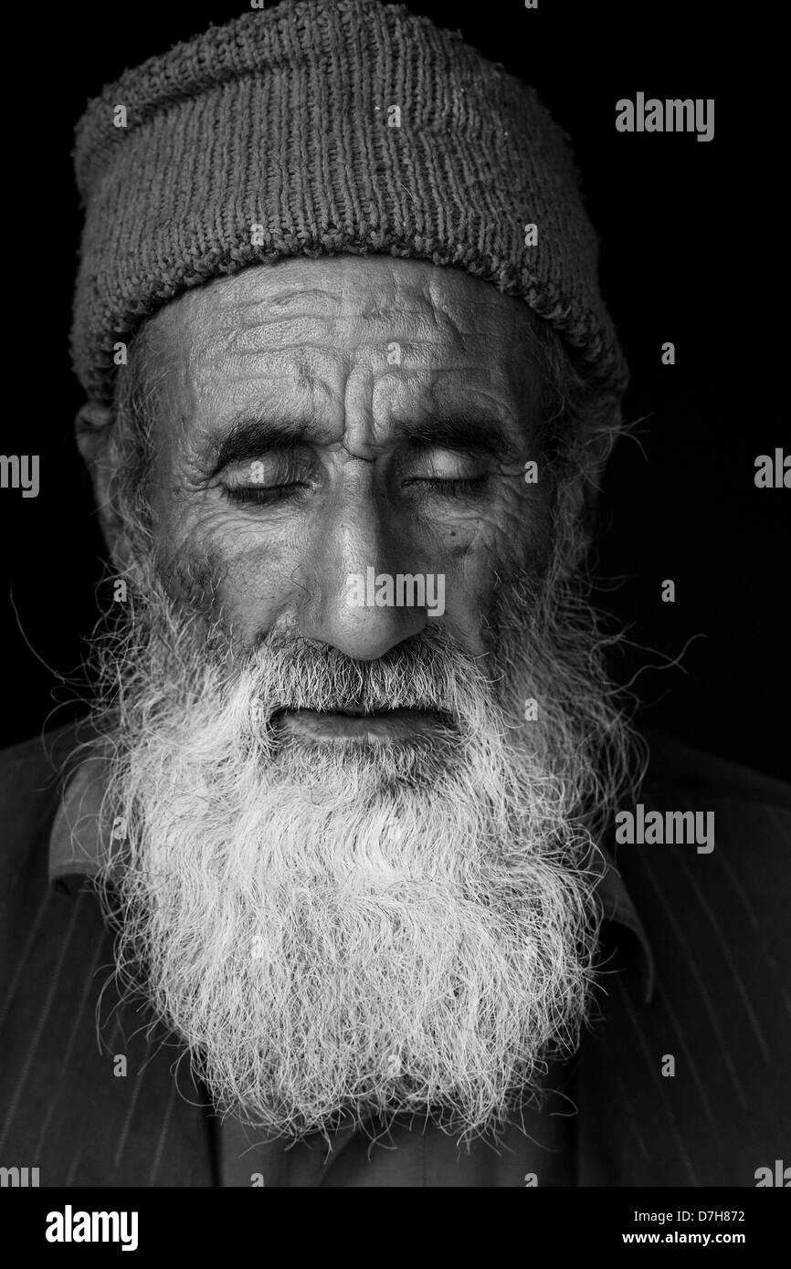 portrait of an Afghan old man Stock Photo - Alamy