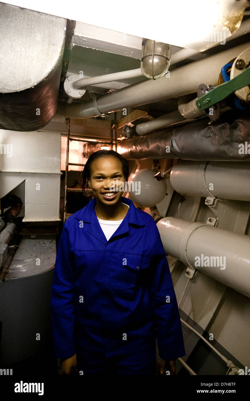 Workers in engine room hi-res stock photography and images - Alamy