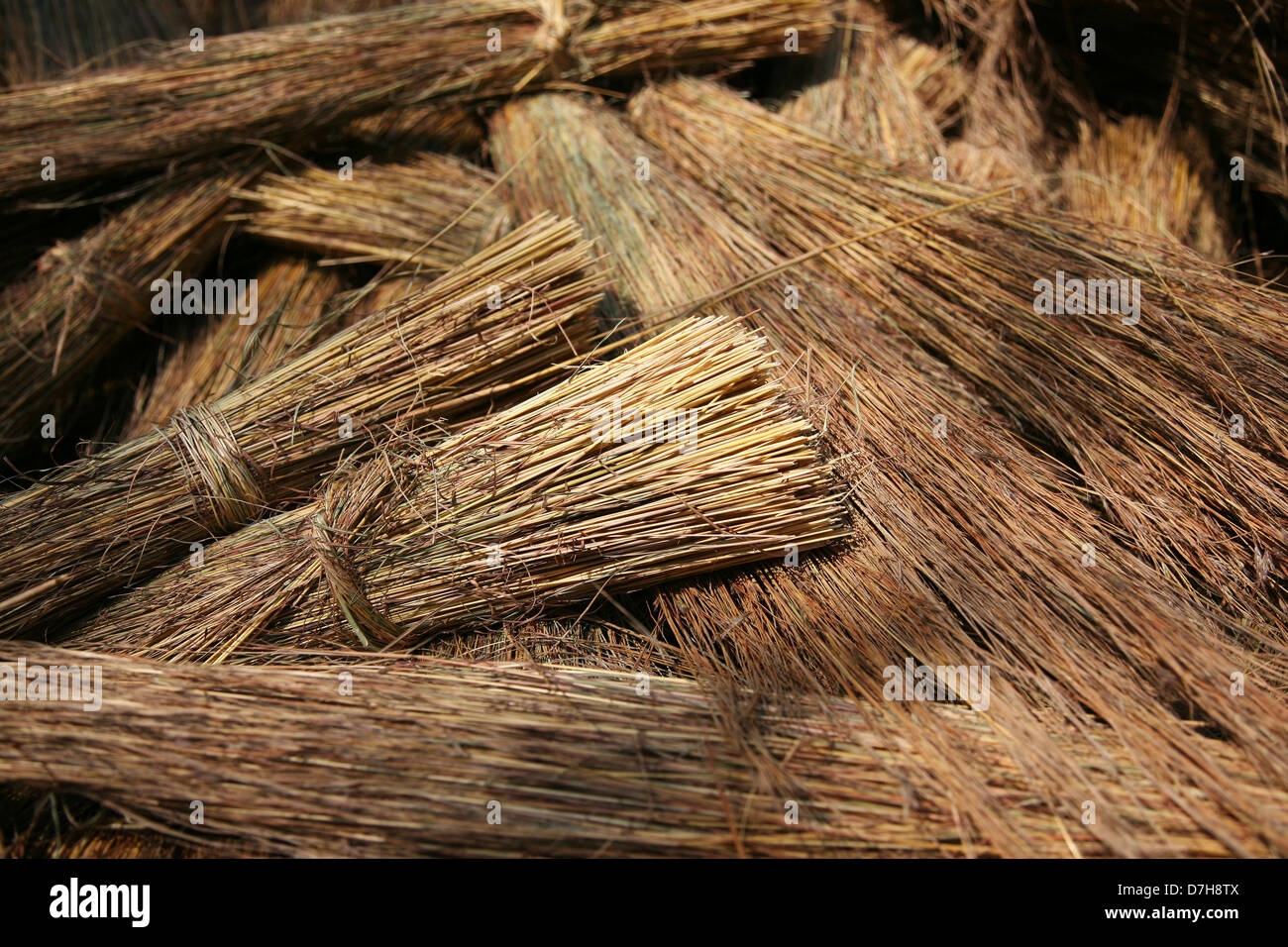 Bundles thatch grass hi-res stock photography and images - Alamy