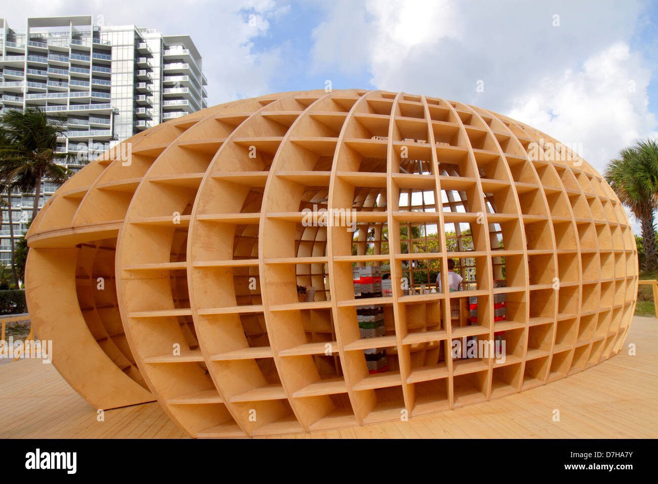 Temporary structure hi-res stock photography and images - Alamy