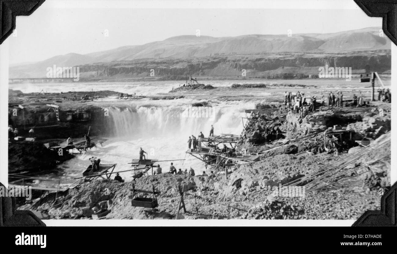 Celilo Falls Fishing High Resolution Stock Photography and Images - Alamy