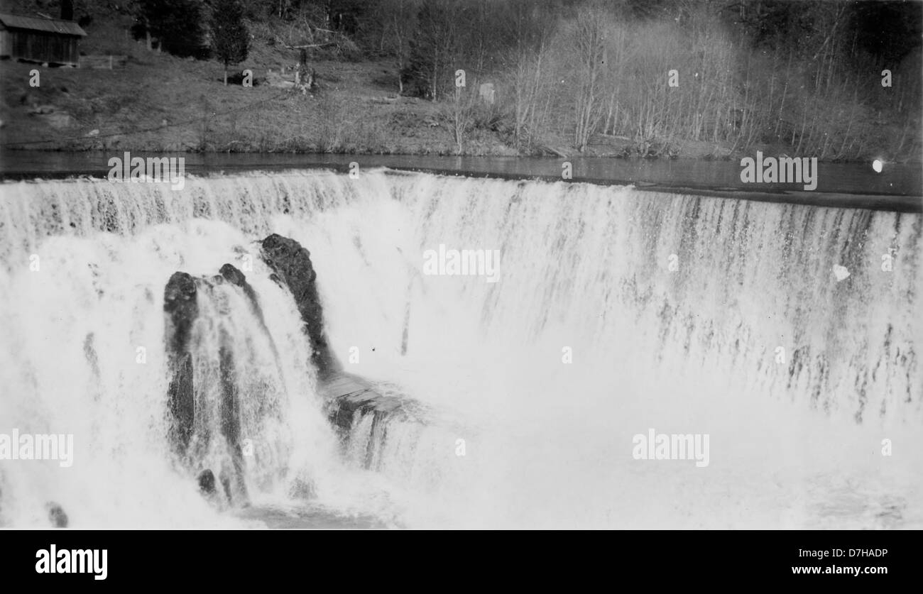Marmot Dam, located on the Sandy River in Oregon, is part of the ...