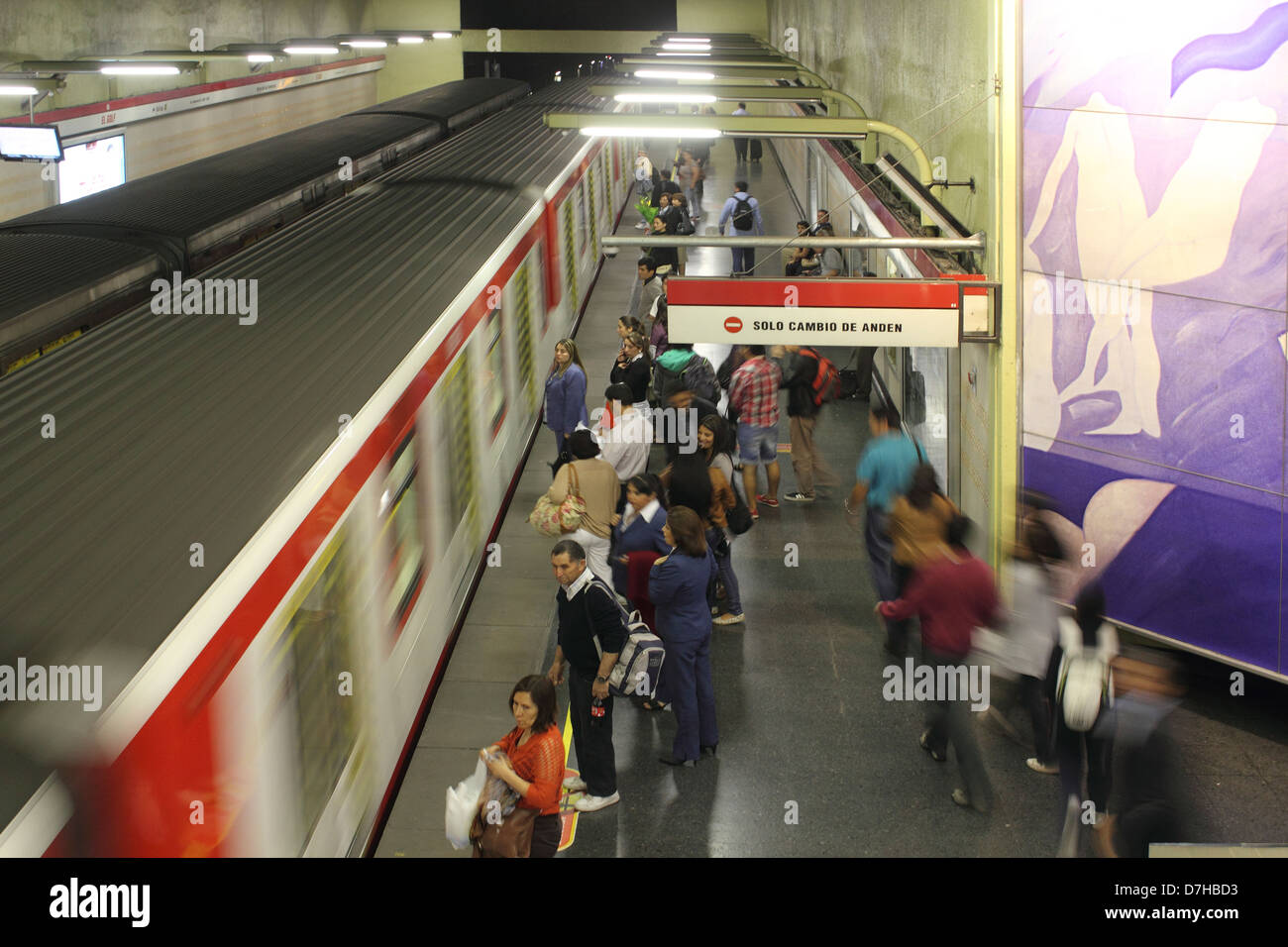 Santiago de Chile Metro Underground Stock Photo - Alamy