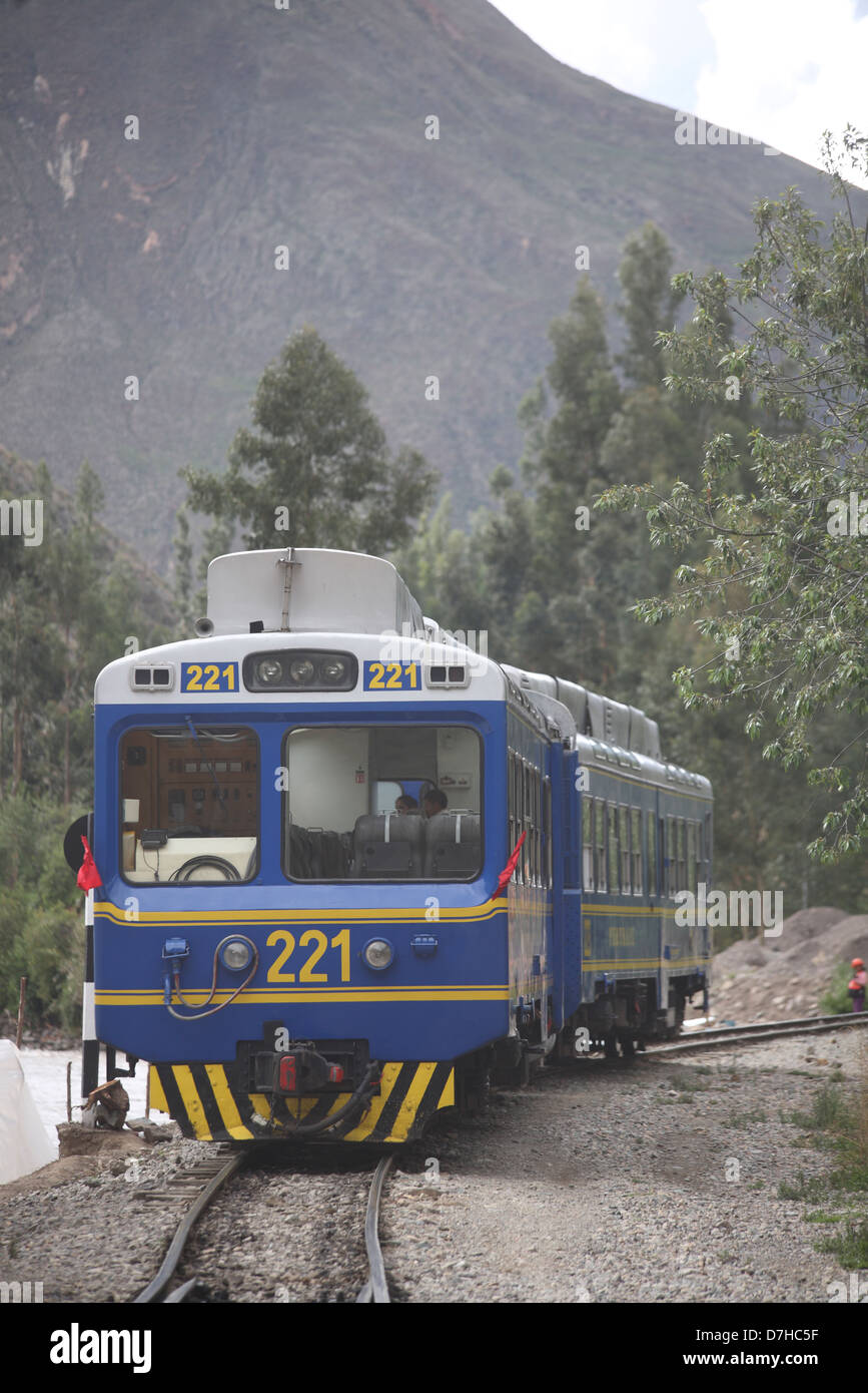 Ollantaytambo train station hi-res stock photography and images - Alamy