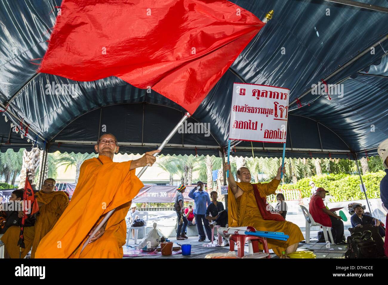Buddhist monks protest bangkok hi-res stock photography and images - Alamy