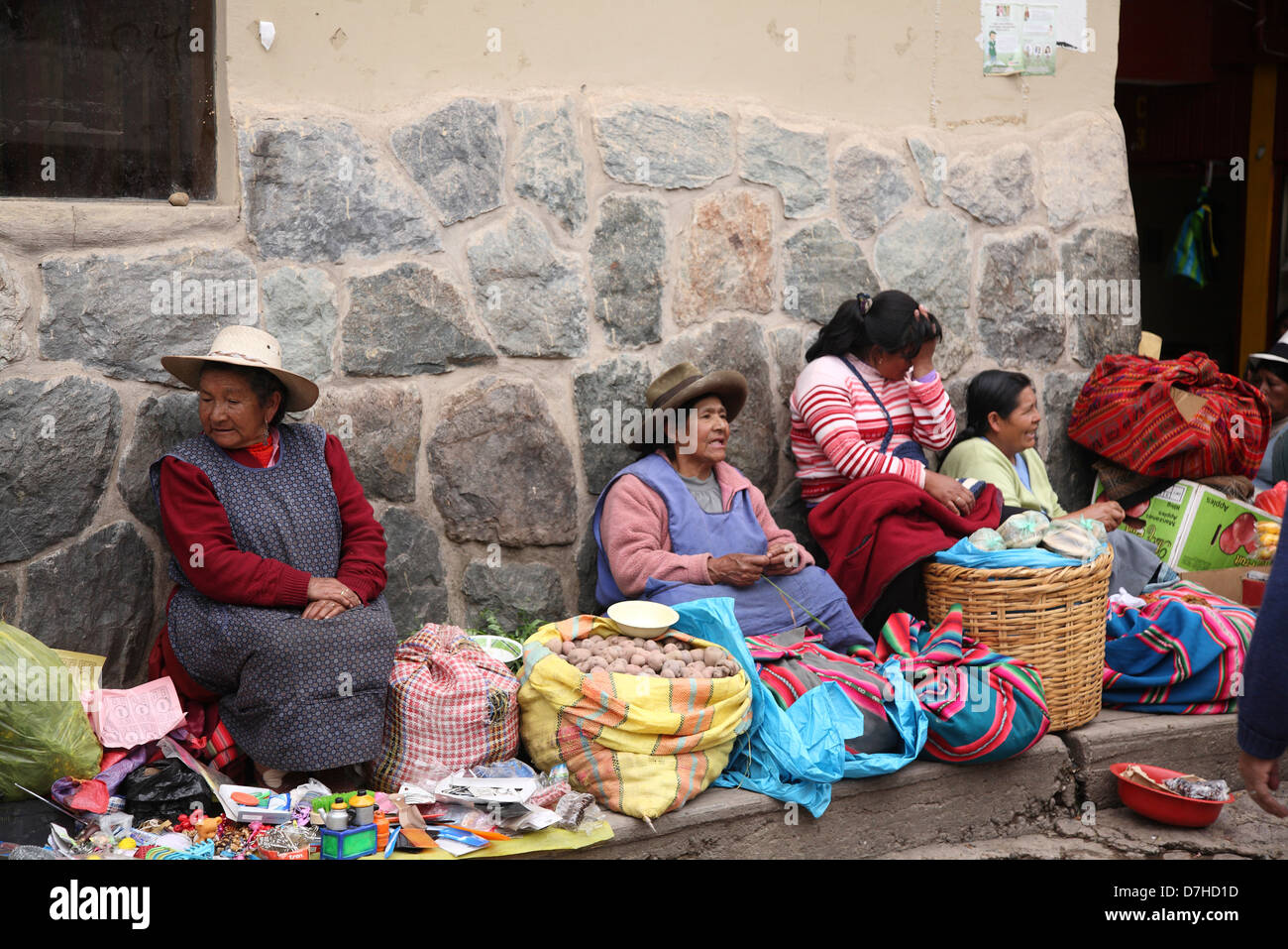Peru Ollantaytambo Ollanta Olla market Stock Photo - Alamy