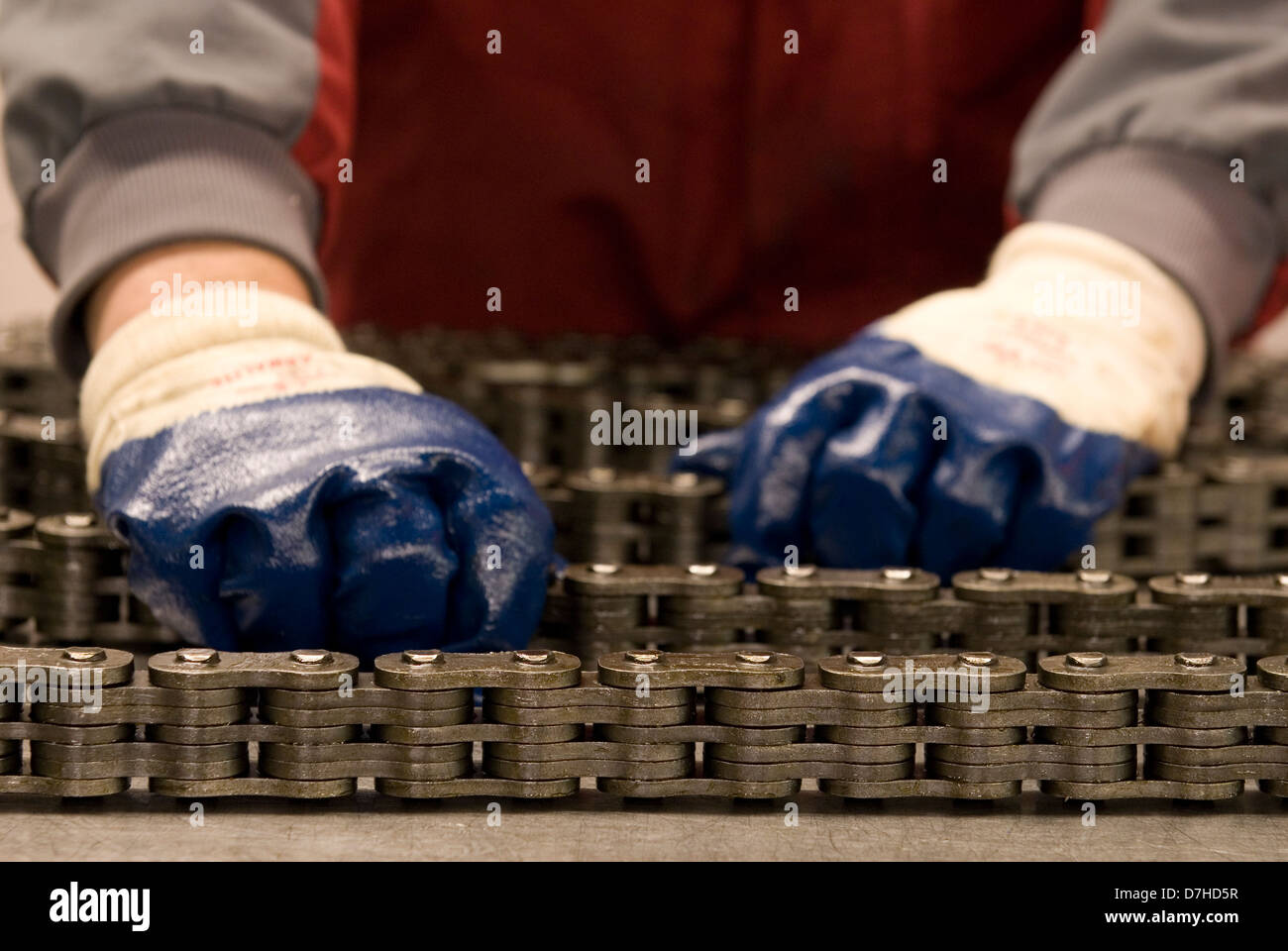 workman checking forklift chains in inspection Stock Photo - Alamy
