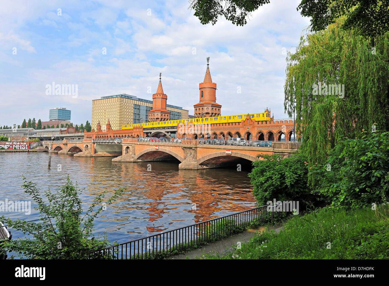 Die Oberbaumbrücke, The Upper tree bridge in Berlin Stock Photo - Alamy
