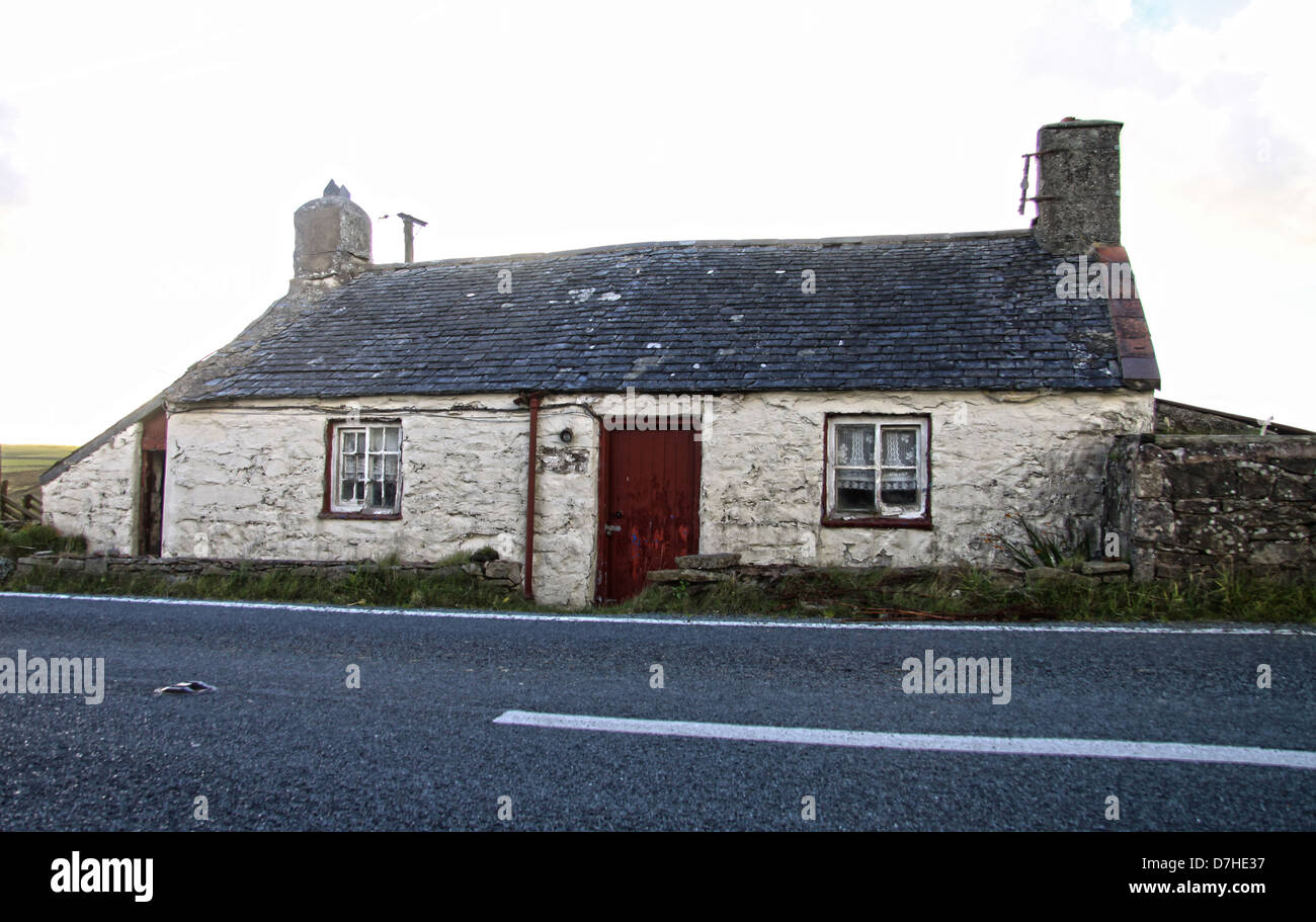 Traditional welsh cottage hi-res stock photography and images - Alamy