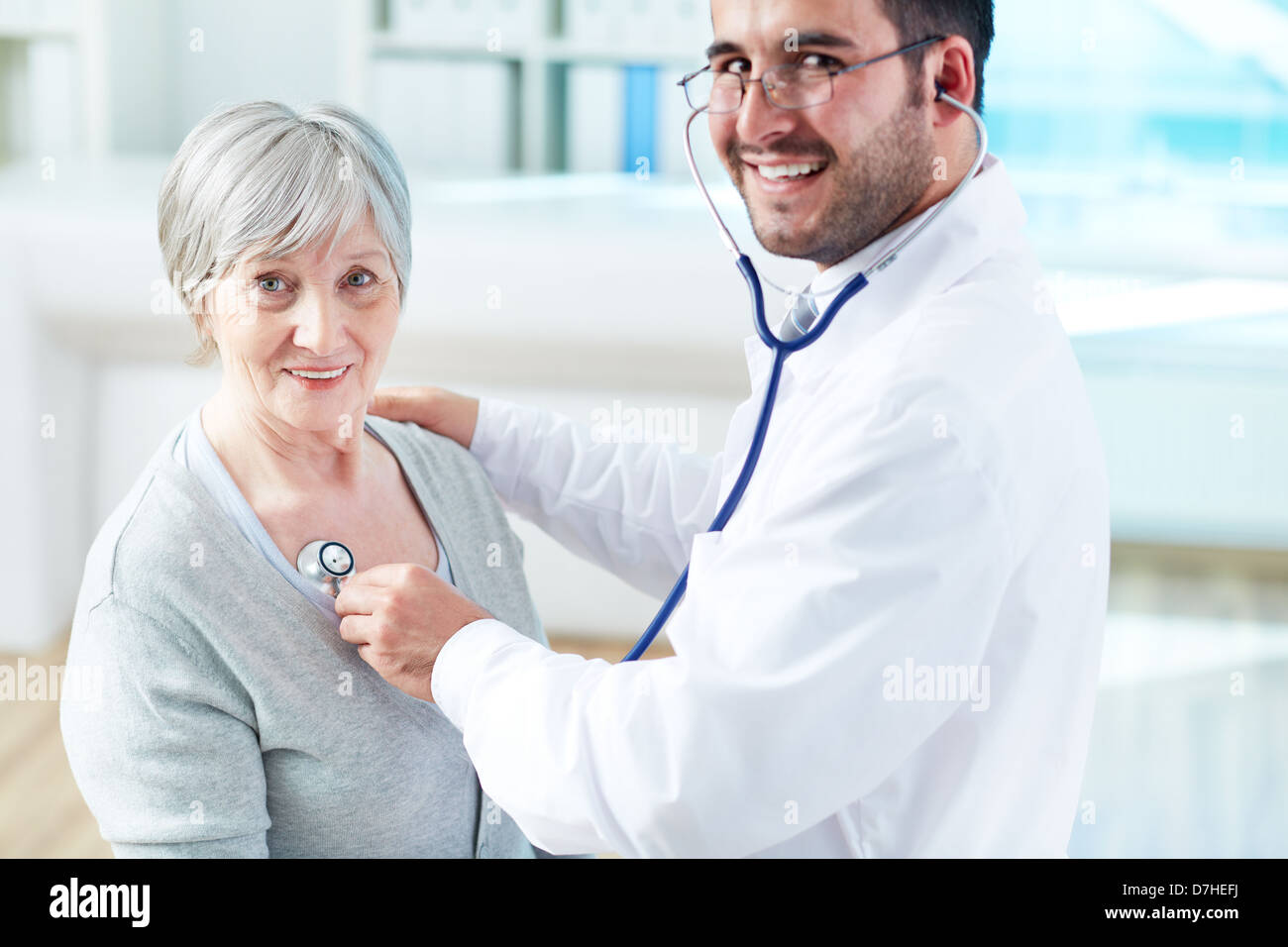 Woman medic examining male patient hi-res stock photography and images ...