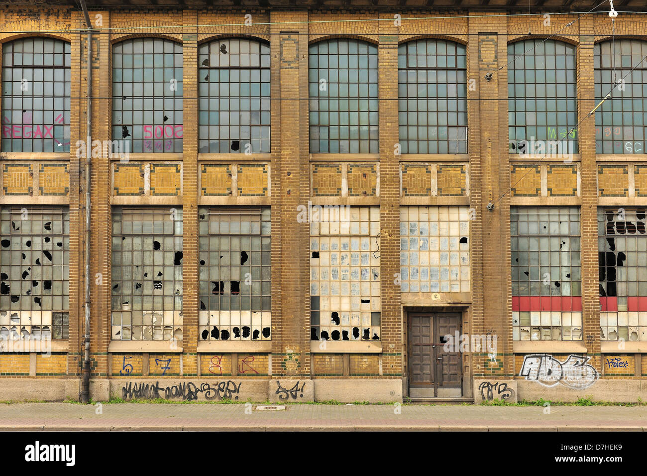 Old factory building hi-res stock photography and images - Alamy