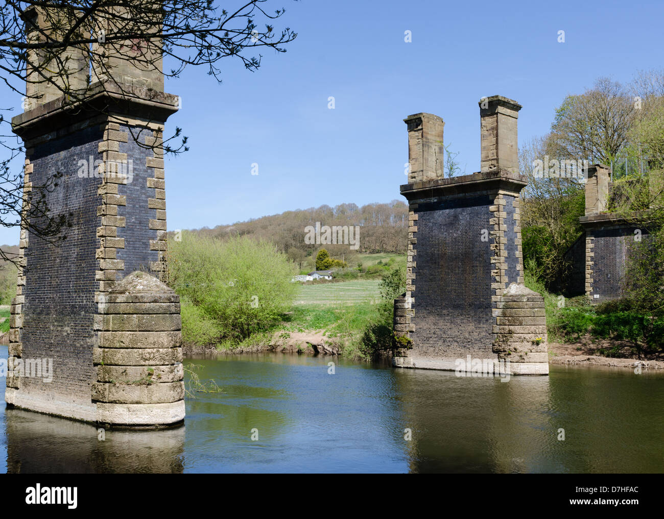 Brick pillars hi-res stock photography and images - Alamy