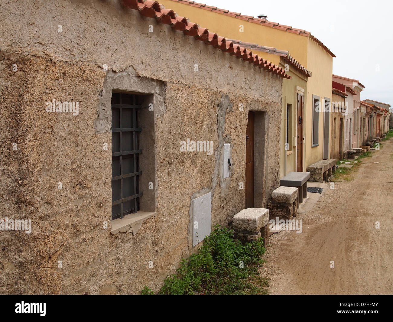 Small dirty houses exterior hi-res stock photography and images - Alamy