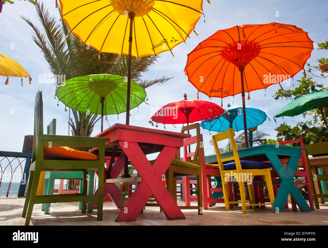 Restaurant outdoor terrace tables hi-res stock photography and images ...