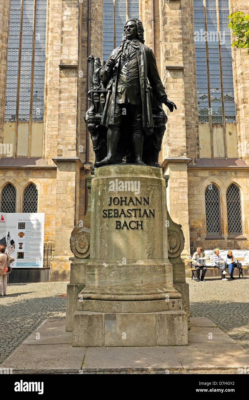 The St. Thomas Church in Leipzig with Johann Sebastian Bach Monument ...